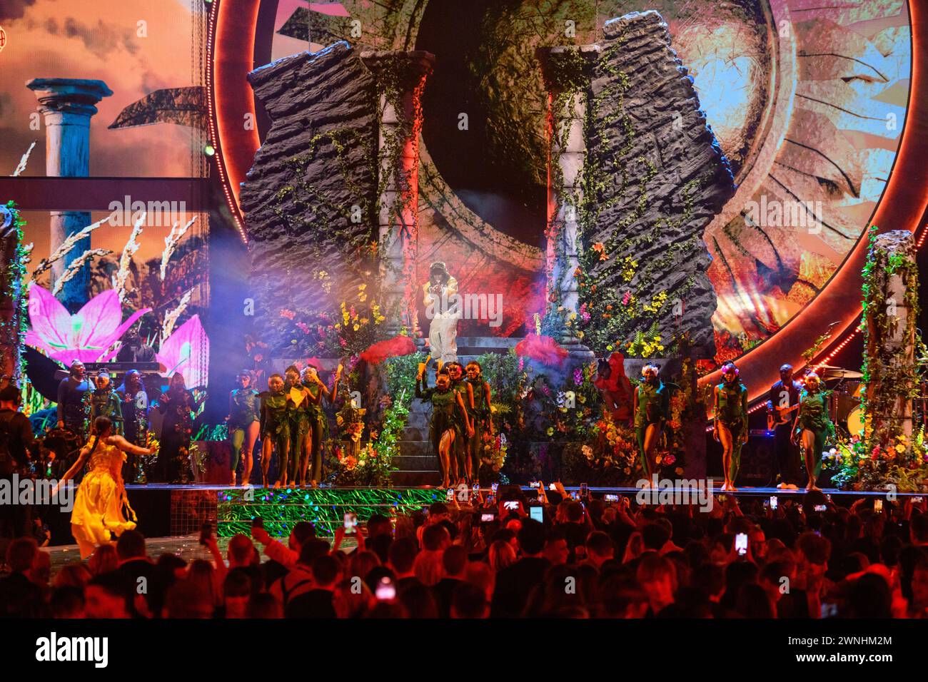 Rema performing on stage hi-res stock photography and images - Alamy