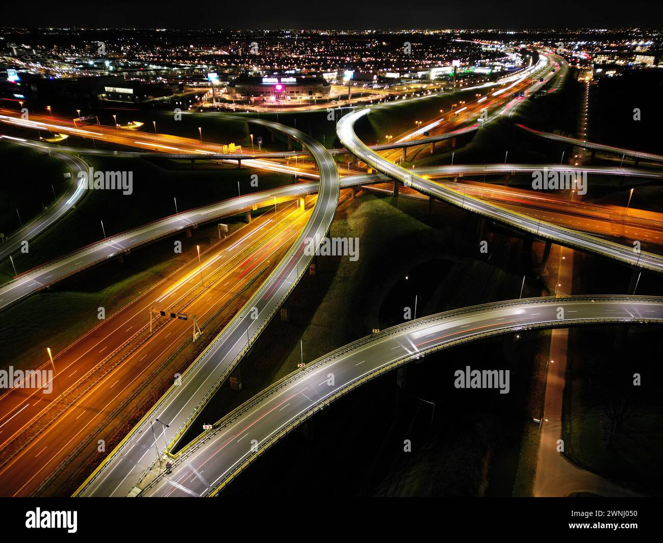 Cloverleaf interchange hi-res stock photography and images - Alamy