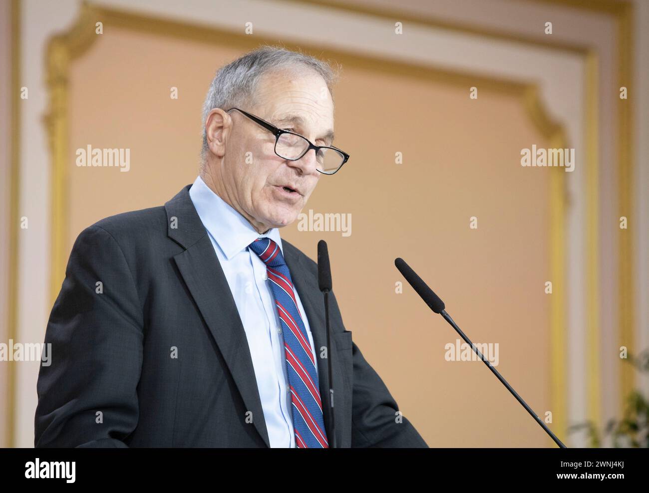 Resisting tyranny hi-res stock photography and images - Alamy