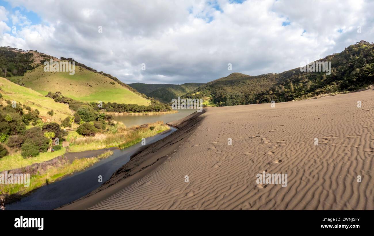 Black Sand Dune Lake Wainamu: Recreational Trail Landscapes in West ...