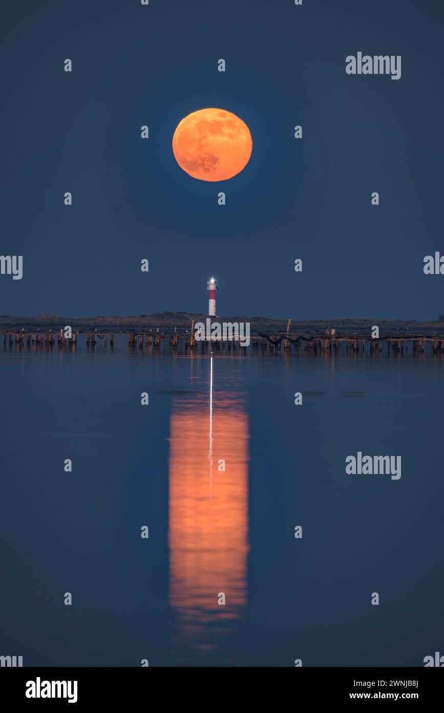 Reflejo del cielo sobre el agua hi-res stock photography and images - Alamy