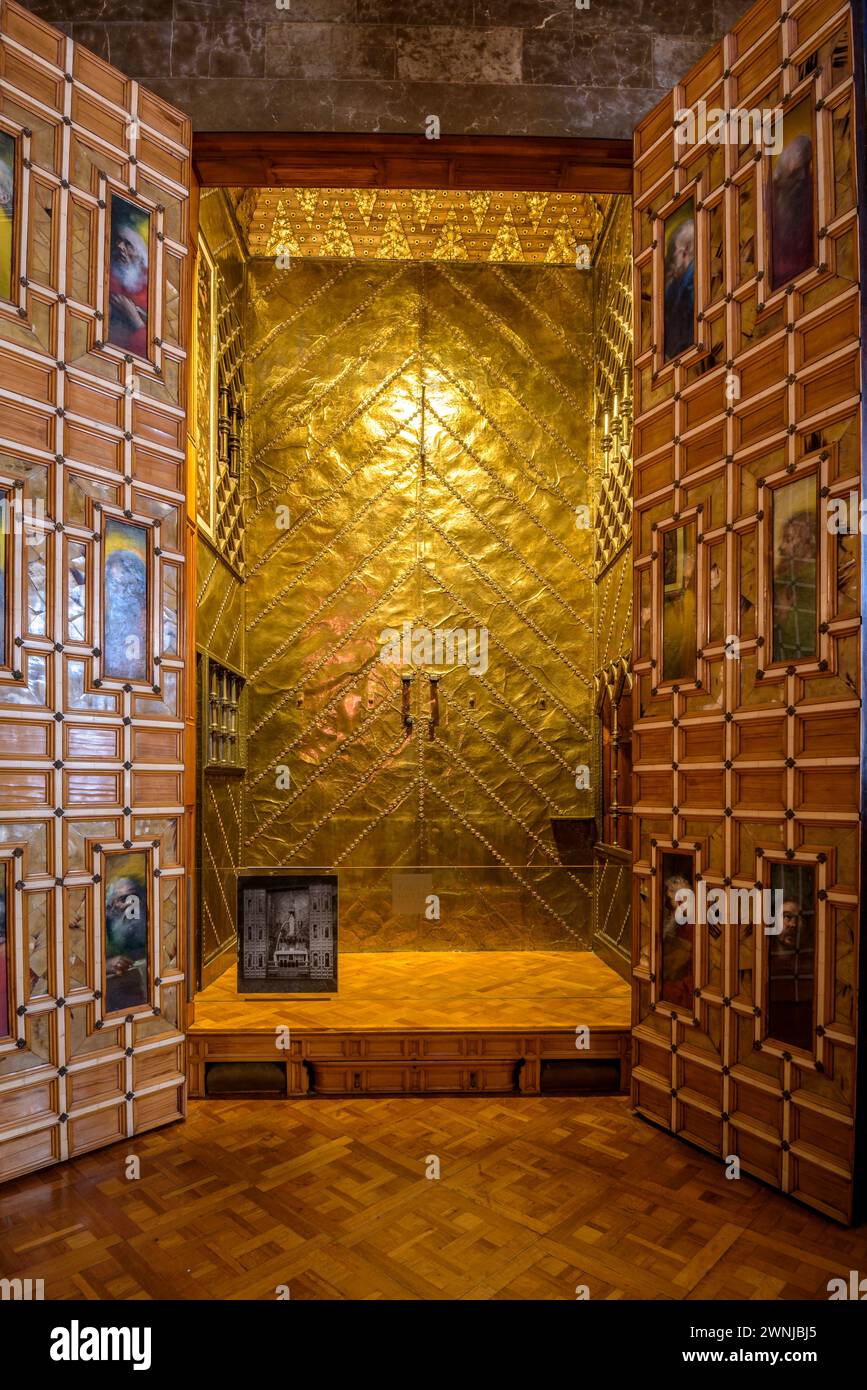 Altar of the central hall of the noble floor of the Palau Güell palace ...