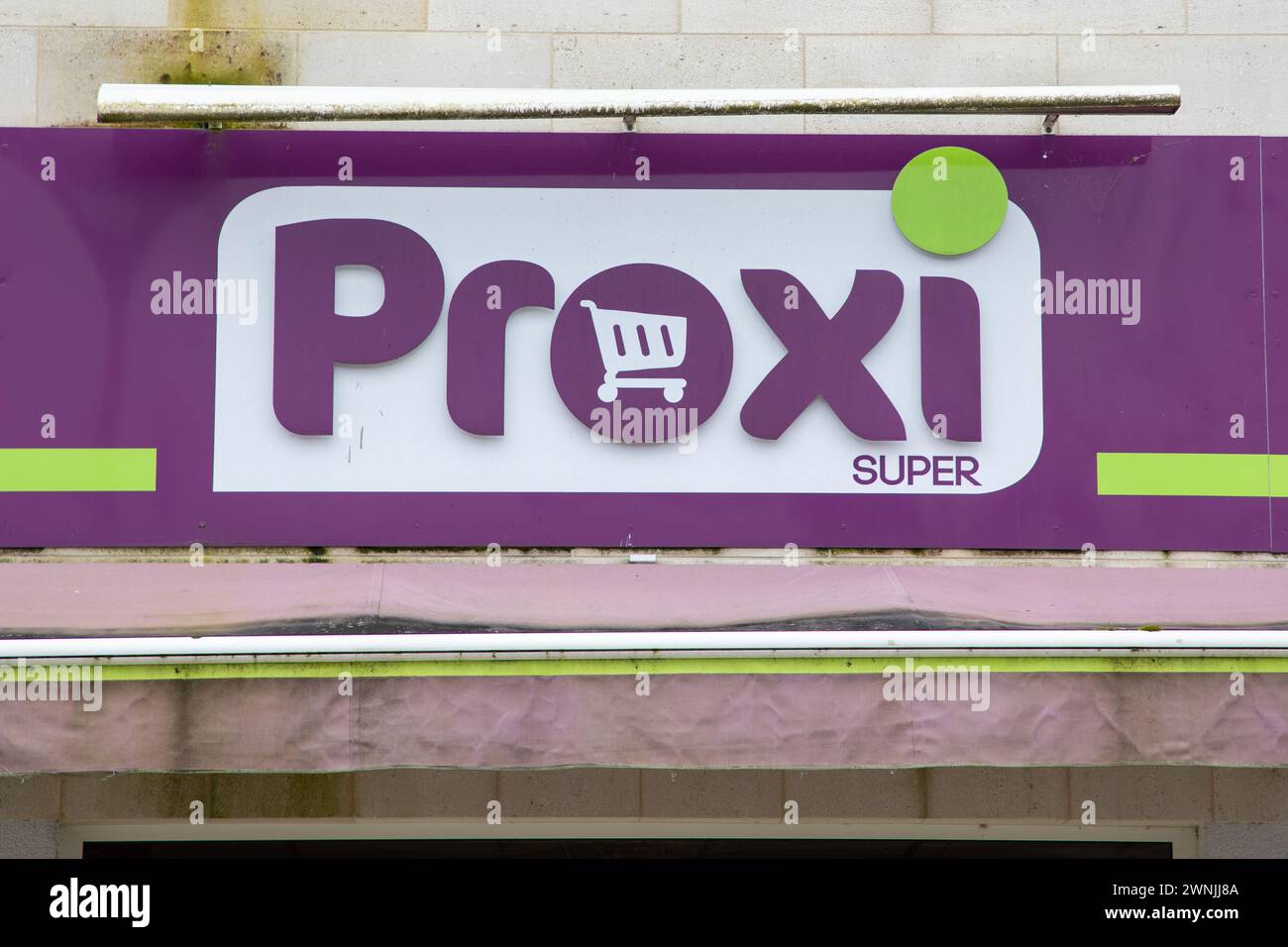 Bordeaux , France - 02 29 2024 : proxi facade super supermarket logo ...