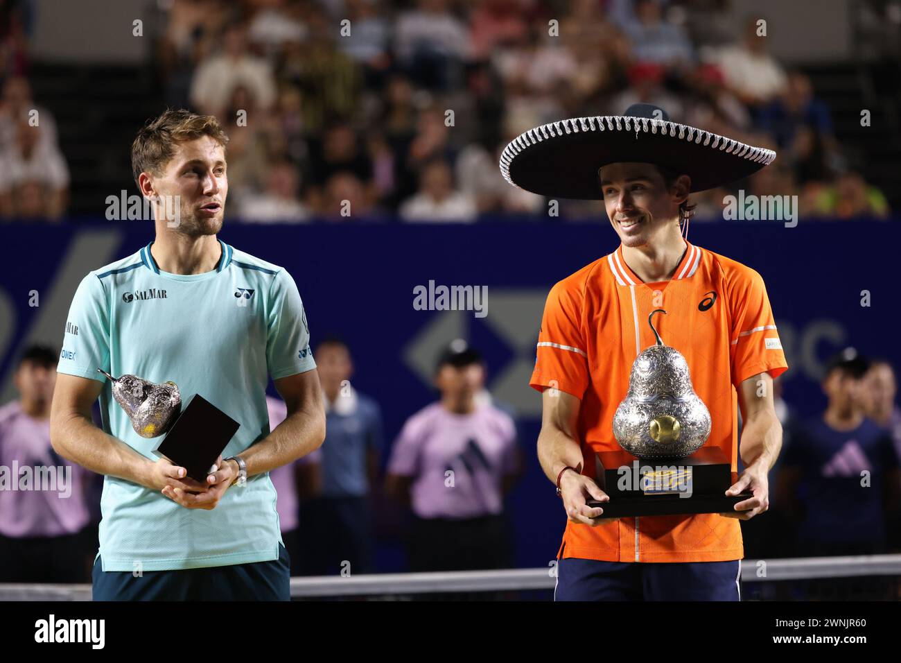 Acapulco, Mexico. 2nd Mar, 2024. Champion Australia's Alex De Minaur (R ...