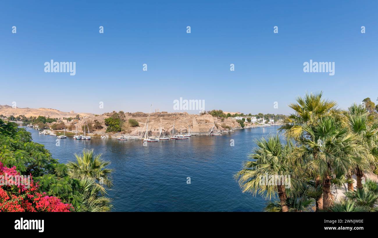 Egypt luxor river nile village hi-res stock photography and images - Alamy