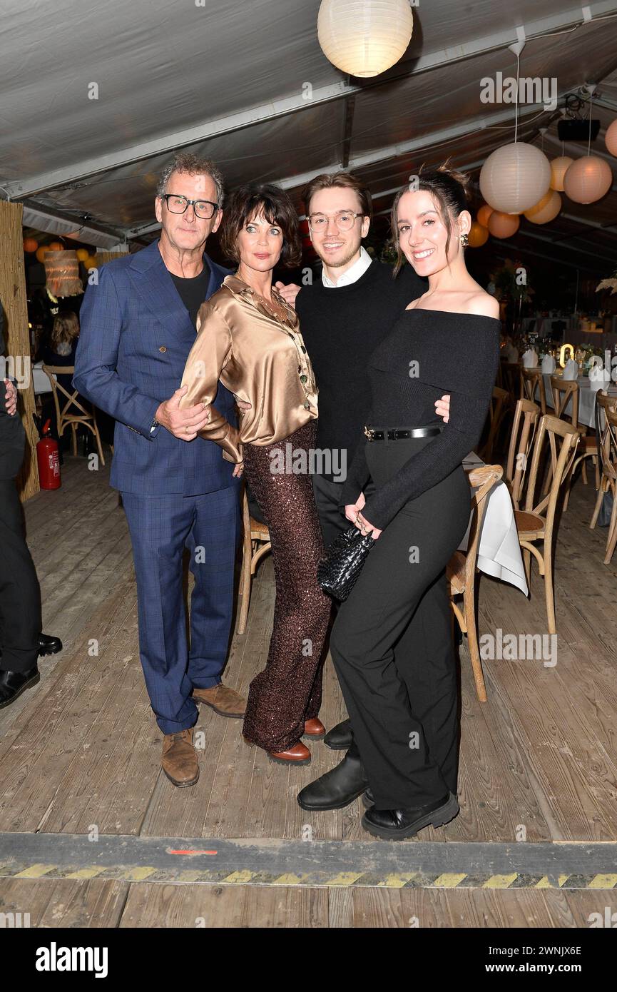 Wolfram Becker, Gerit Kling mit Sohn Leon Kling und Freundin Caro bei ...