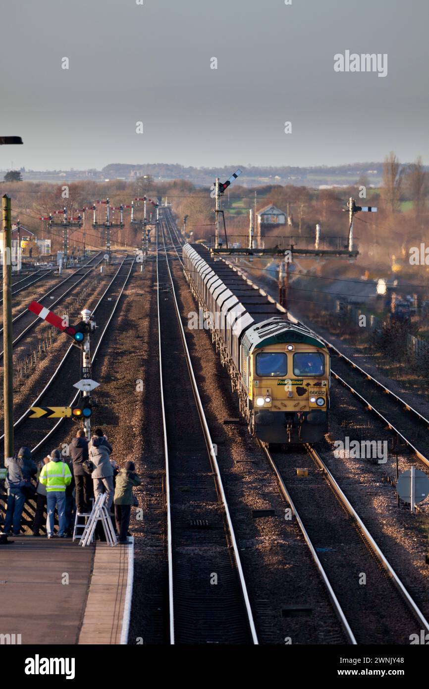Freightliner class 66 locomotive 66622 passing the mechanical railway ...