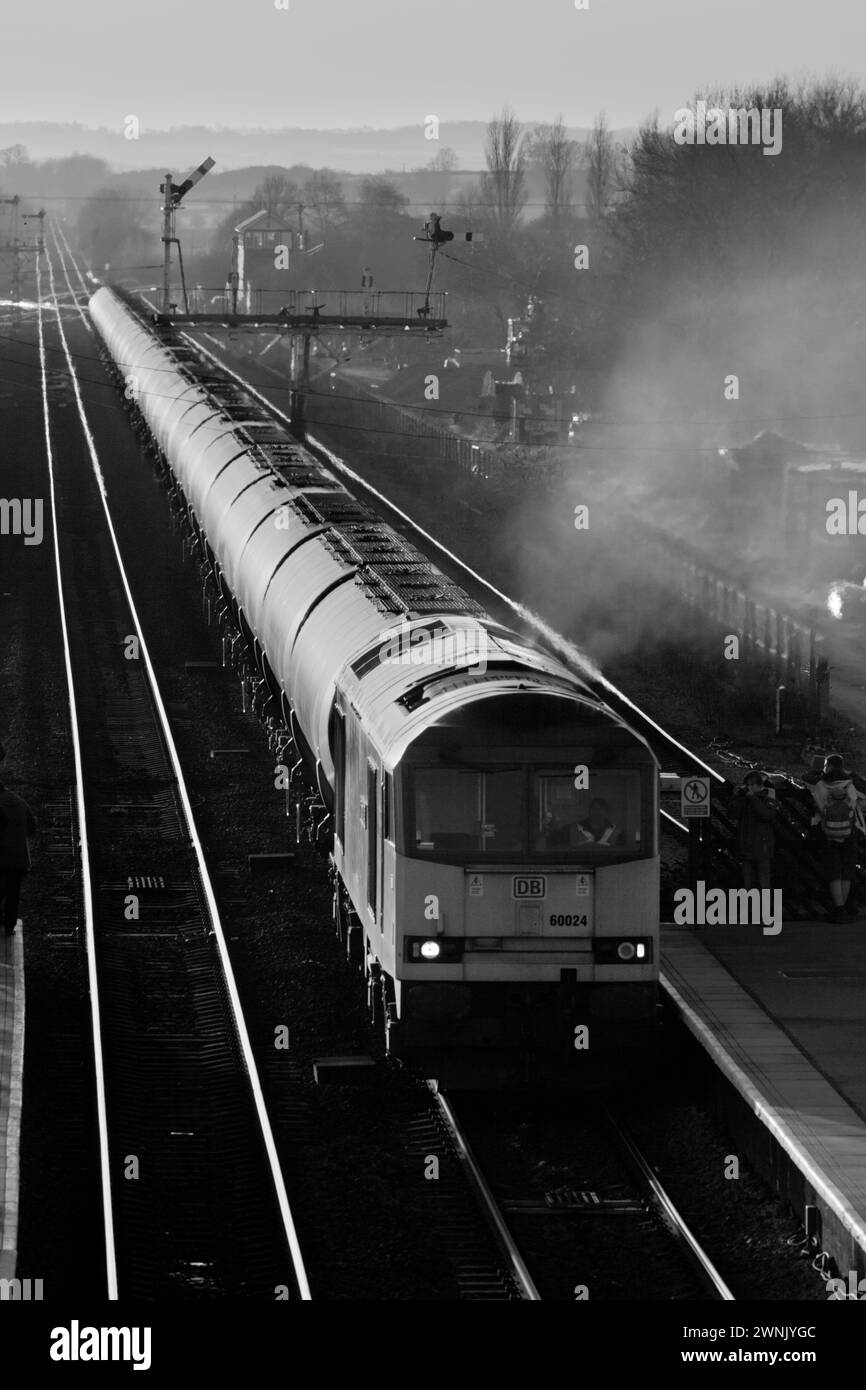 DB Cargo class 60 diesel locomotive hauling a long freight train of oil ...