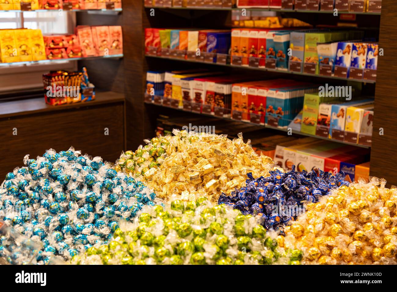 Lindt chocolate balls hi-res stock photography and images - Alamy