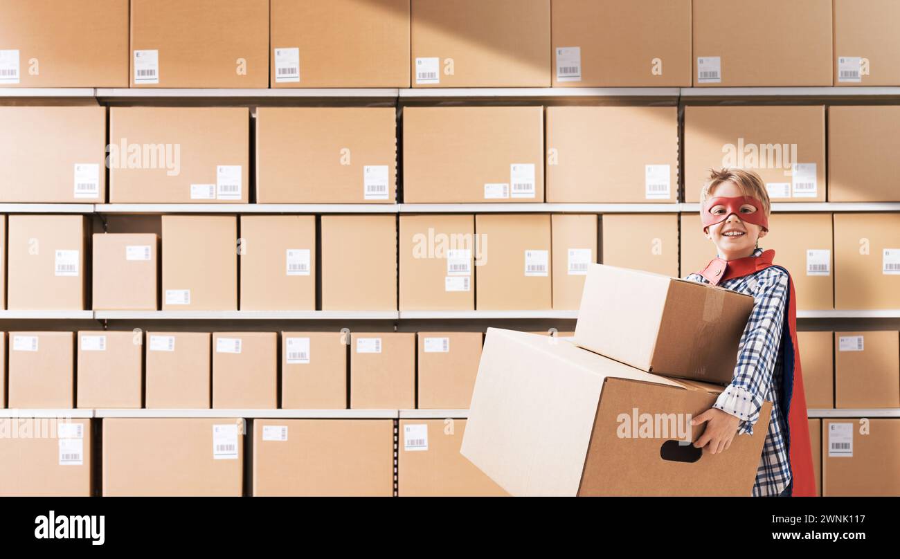 Carrying boxes in warehouse hi-res stock photography and images - Alamy