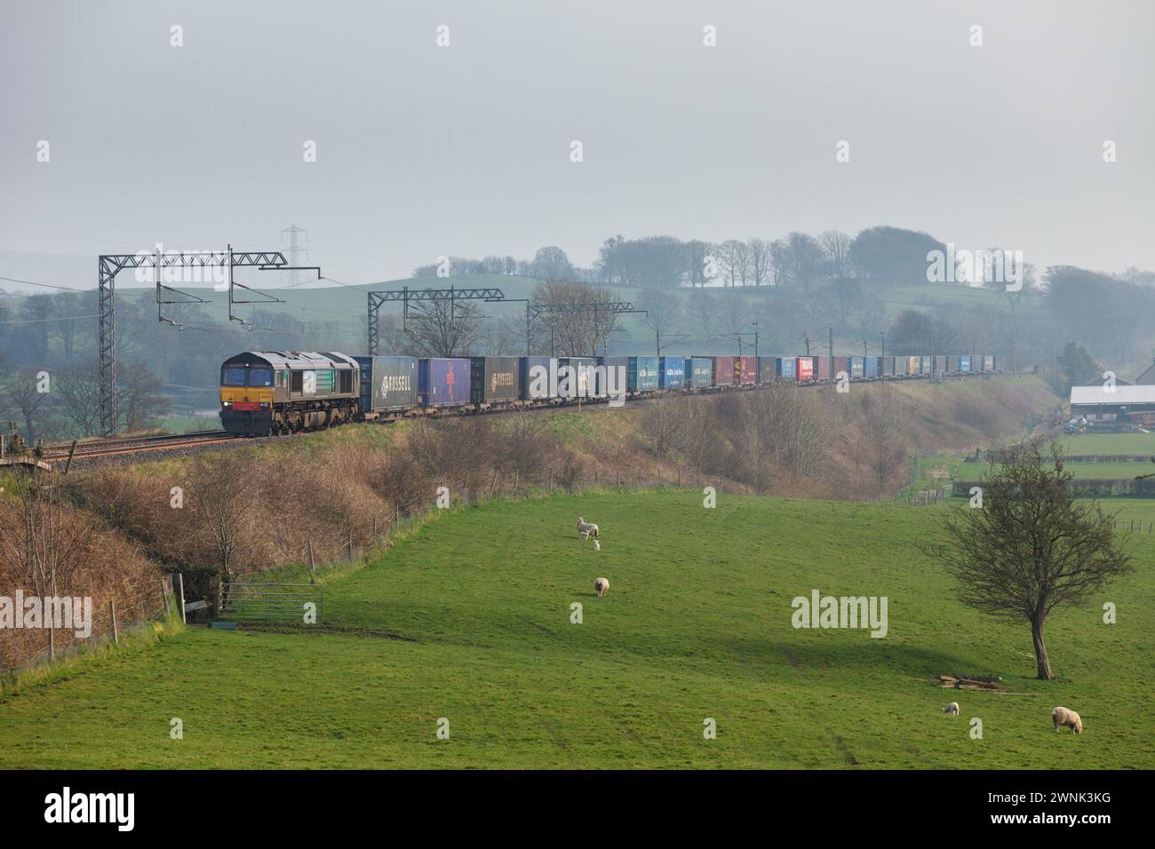 Direct rail Services class 66 diesel locomotive 66427 hauling an ...