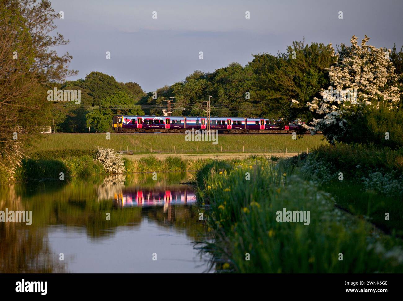 First Transpennine Express class 350 Desiro electri train on the ...