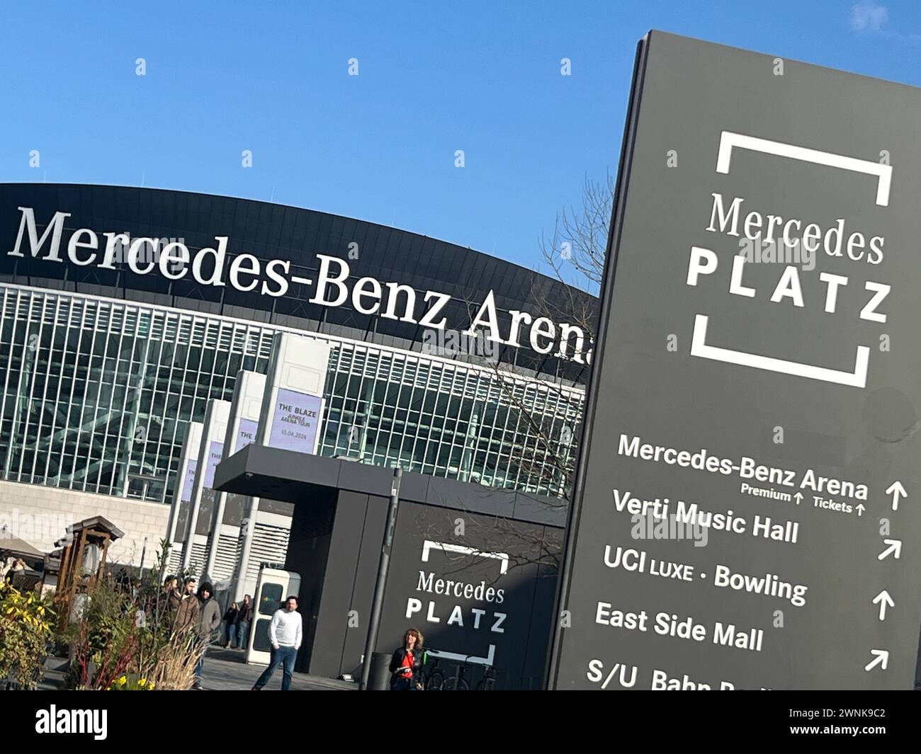 Schild Mercedes Platz Mercedes-Benz Arena Berlin *** Sign Mercedes ...