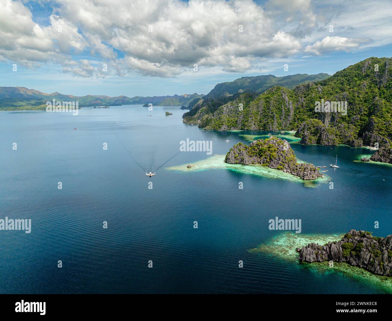 Boats over the blue sea and Lagoons in Coron. Palawan. Philippines ...