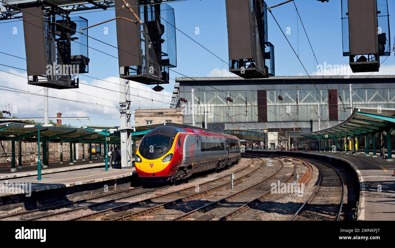 Virgin trains class 390 Pendolino train 3900409 at Carlisle railway ...