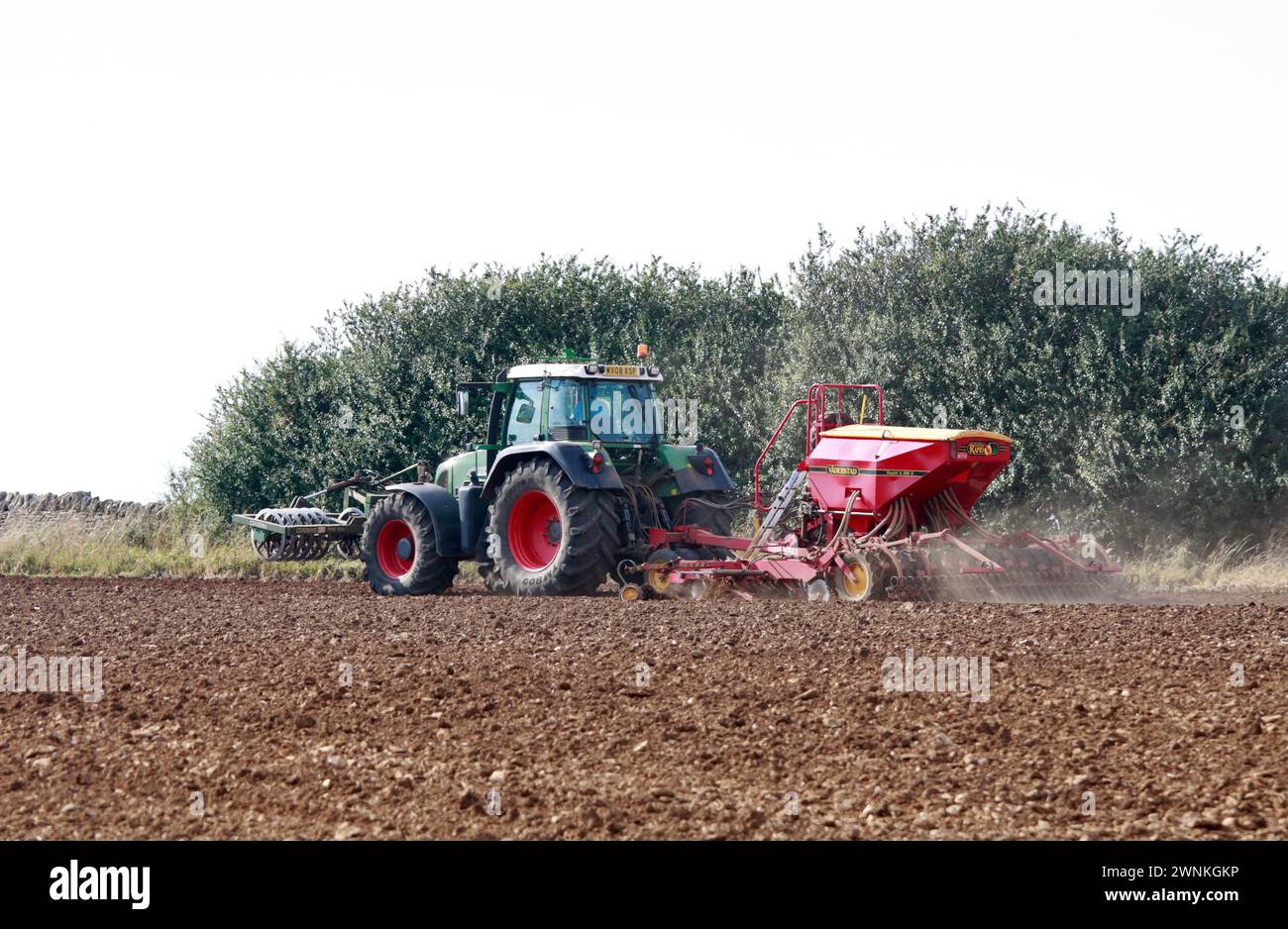 Tractors working in the field hi-res stock photography and images - Alamy