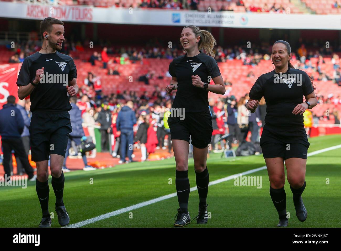 Wsl refereeing hi-res stock photography and images - Alamy