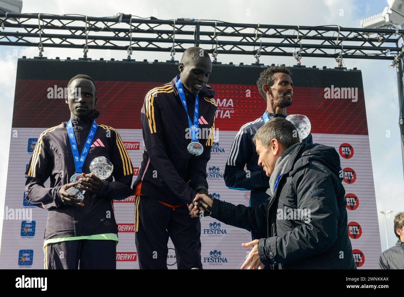 Mezza foto hi-res stock photography and images - Alamy