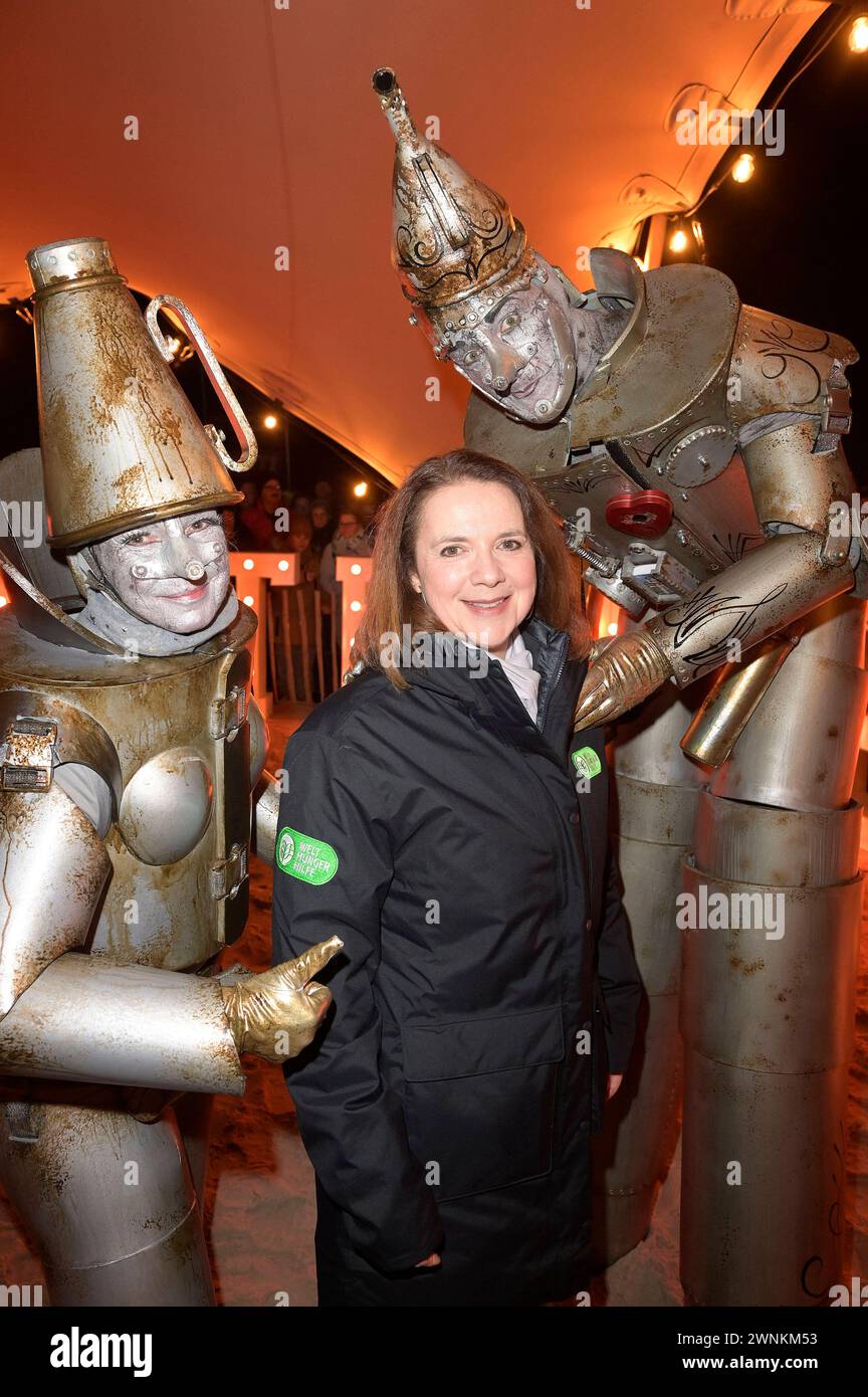 Claudia Jungesbluth, Susanne Fotiadis und Enrico Lein beim offiziellen ...