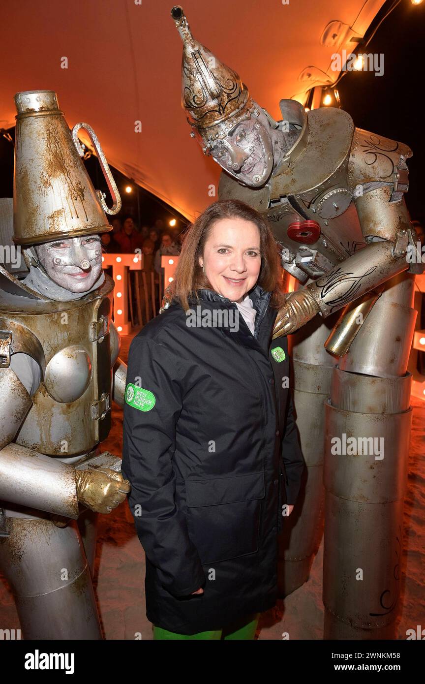 Claudia Jungesbluth, Susanne Fotiadis und Enrico Lein beim offiziellen ...