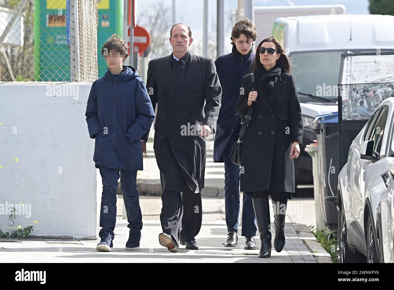 Bruno Gómez-Acebo and Barbara Cano arrives at San Isidro Cemetery for ...