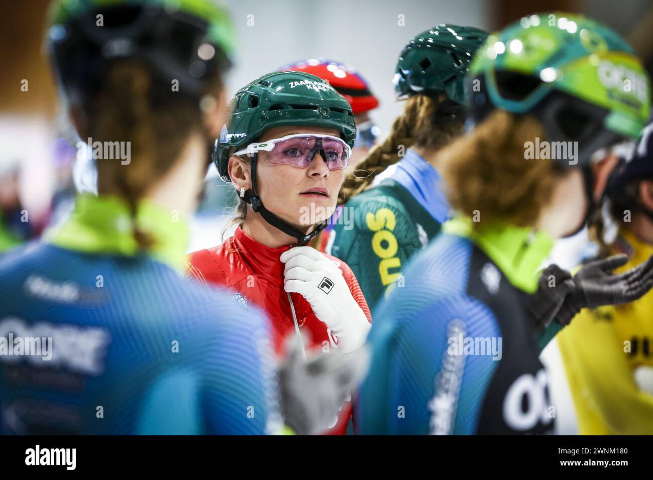 LEEUWARDEN - Skater Irene Schouten reacts before the start of the women ...