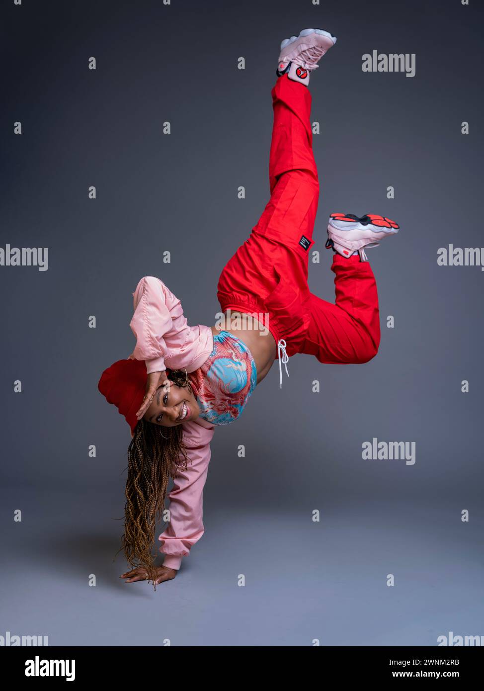Breakdance wall hi-res stock photography and images - Alamy
