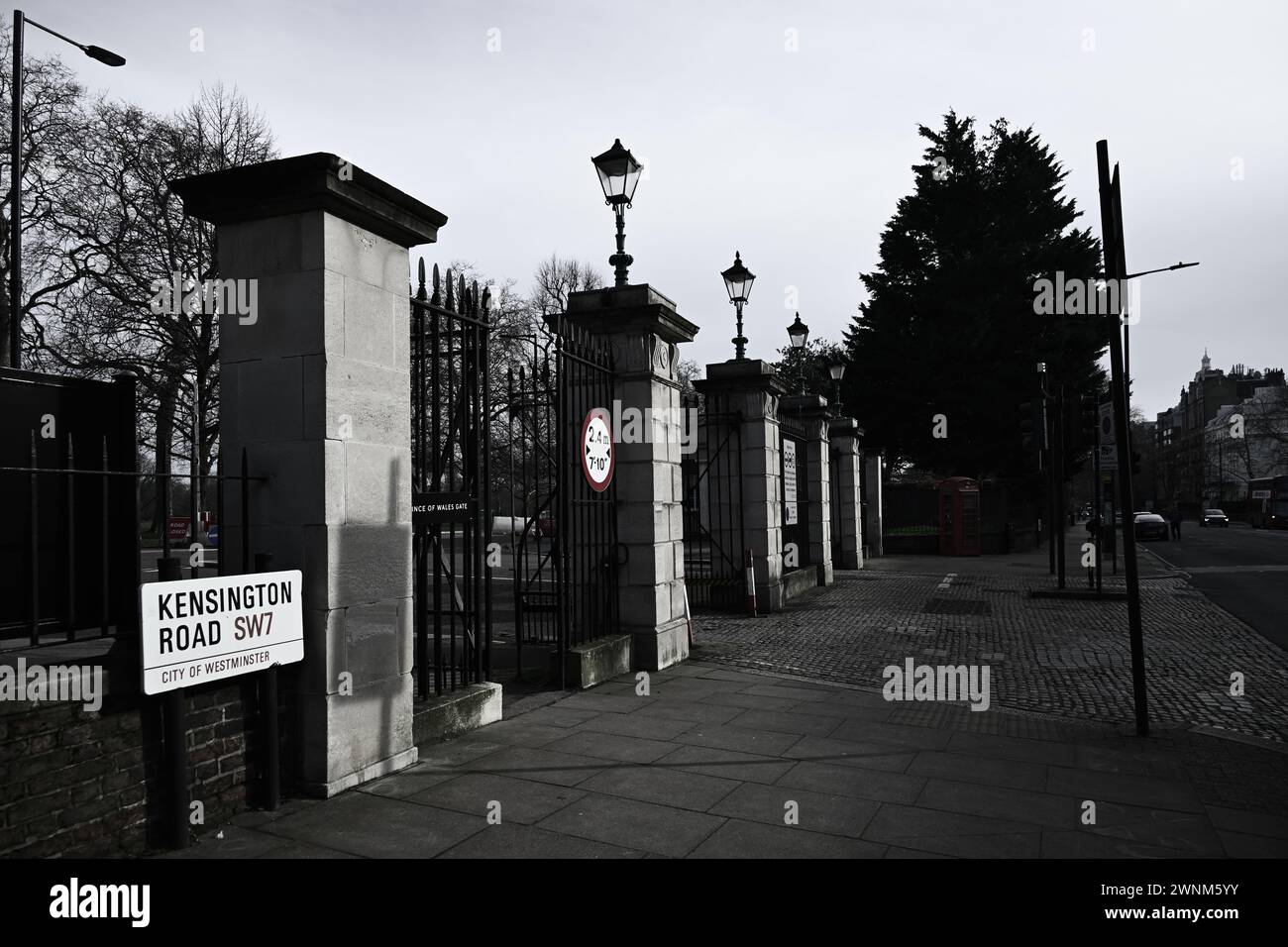 Prince of wales gate hyde park hi-res stock photography and images - Alamy