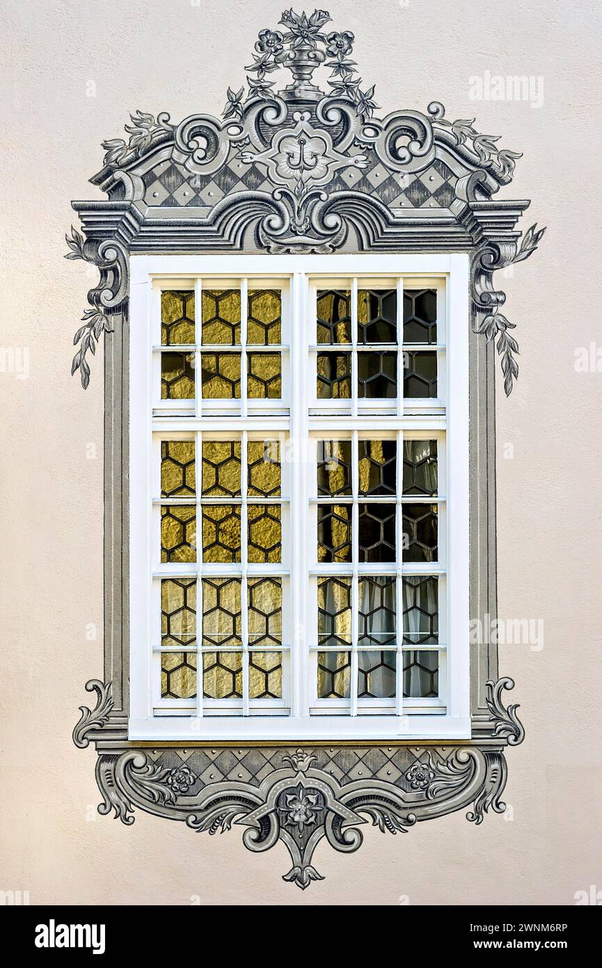Diamond pattern window hi-res stock photography and images - Alamy
