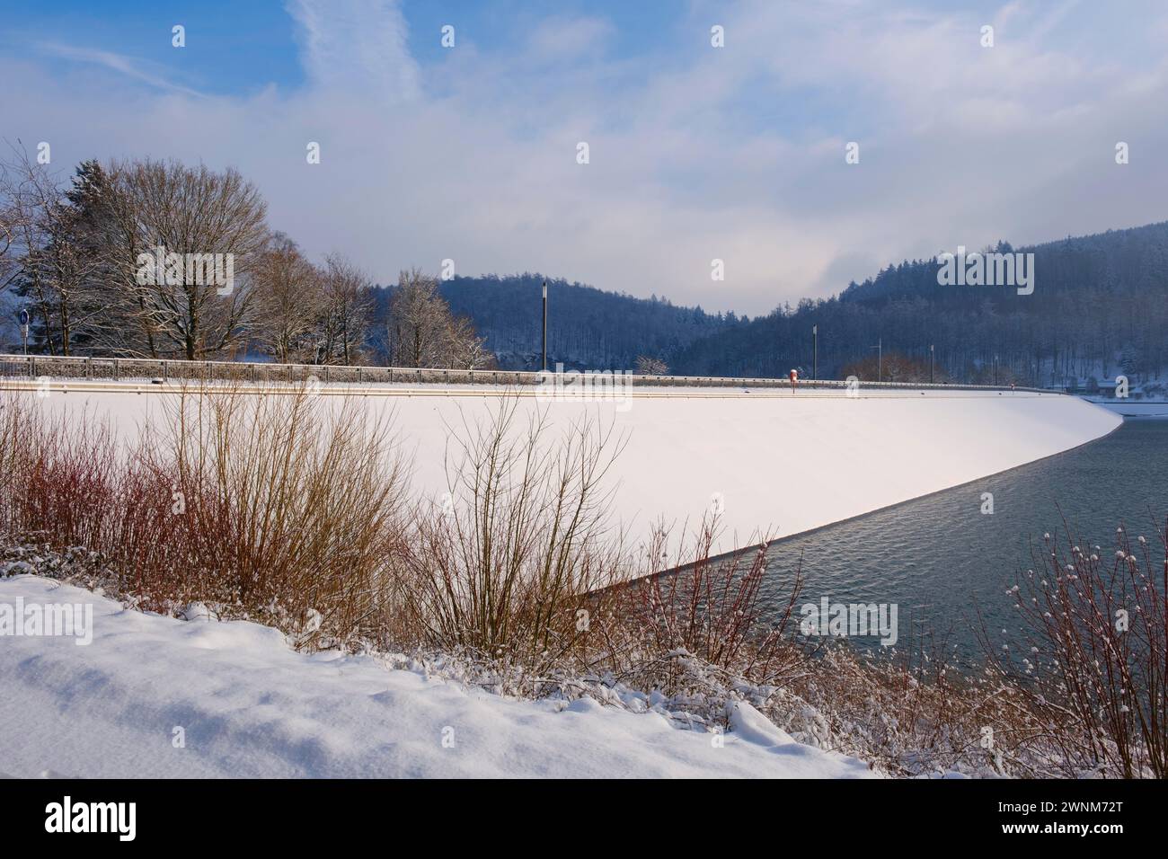 Dam on the Hennesee, Hennetalsperre, winter landscape, Sauerland ...