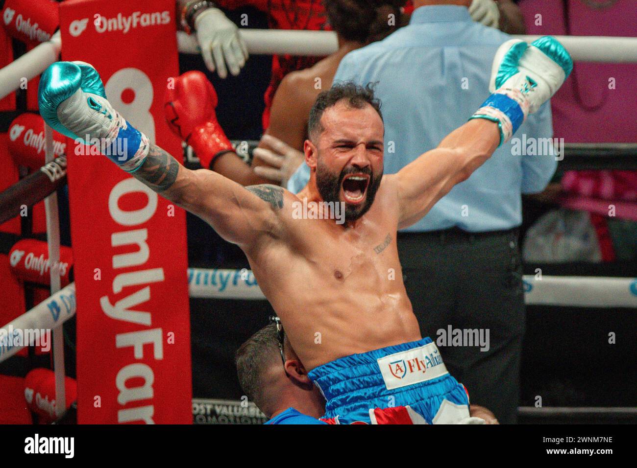 SAN JUAN, SAN JUAN - Christopher “Pitufo” Díaz celebrates the knockout ...