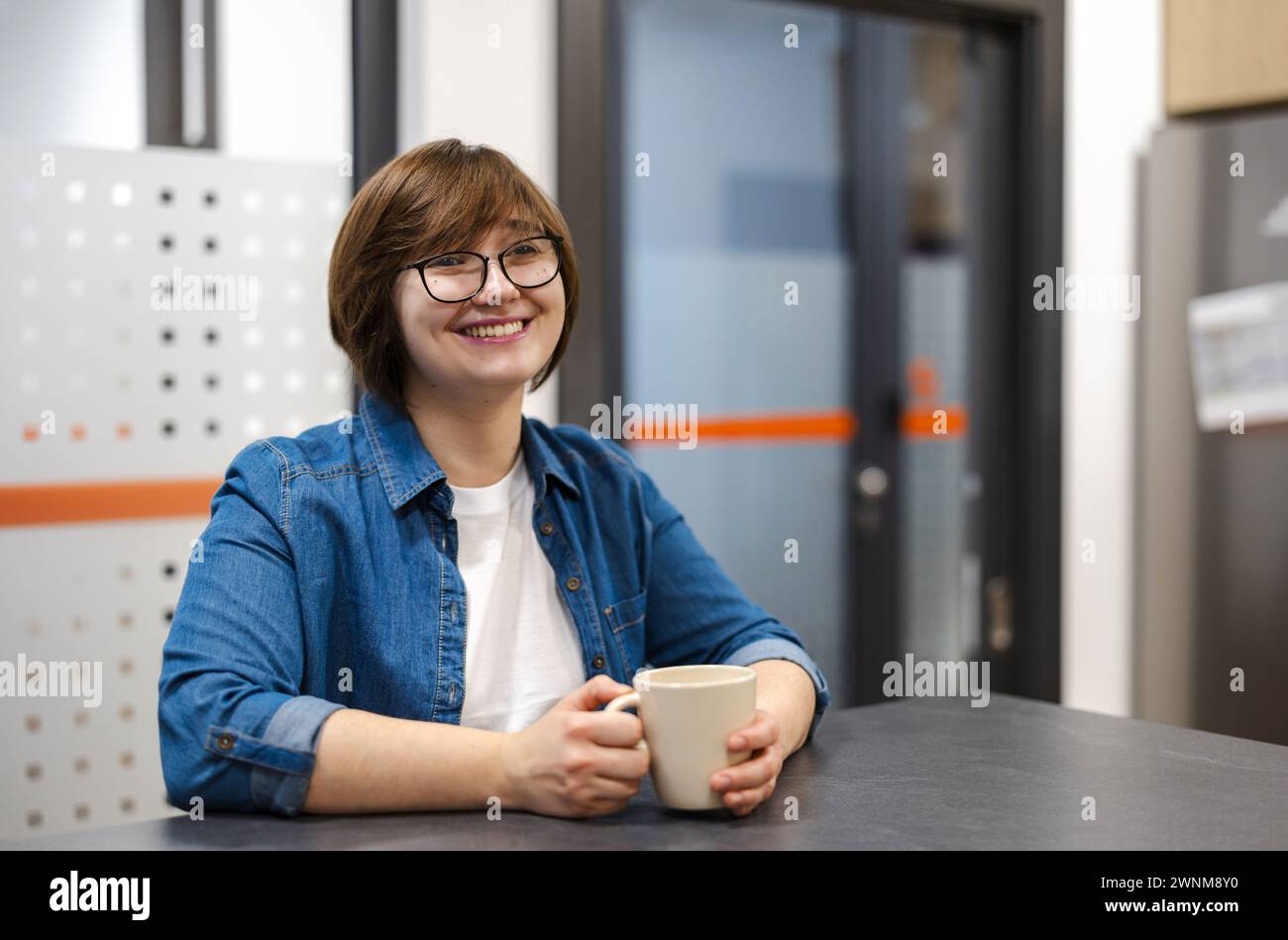 Female office worker drinking coffee hi-res stock photography and ...