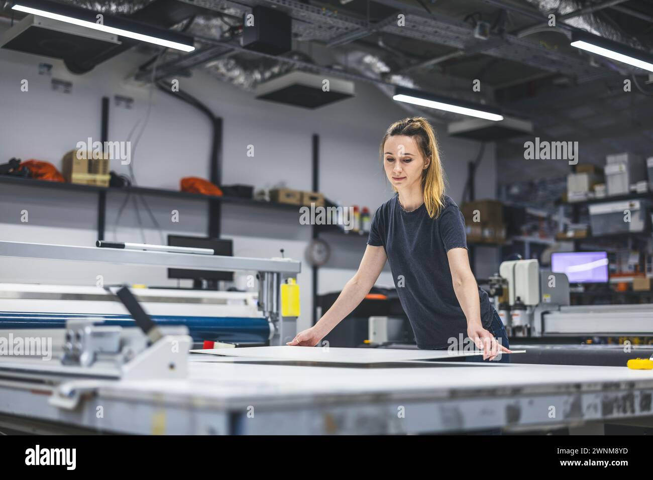 Worker in paper printing hi-res stock photography and images - Alamy