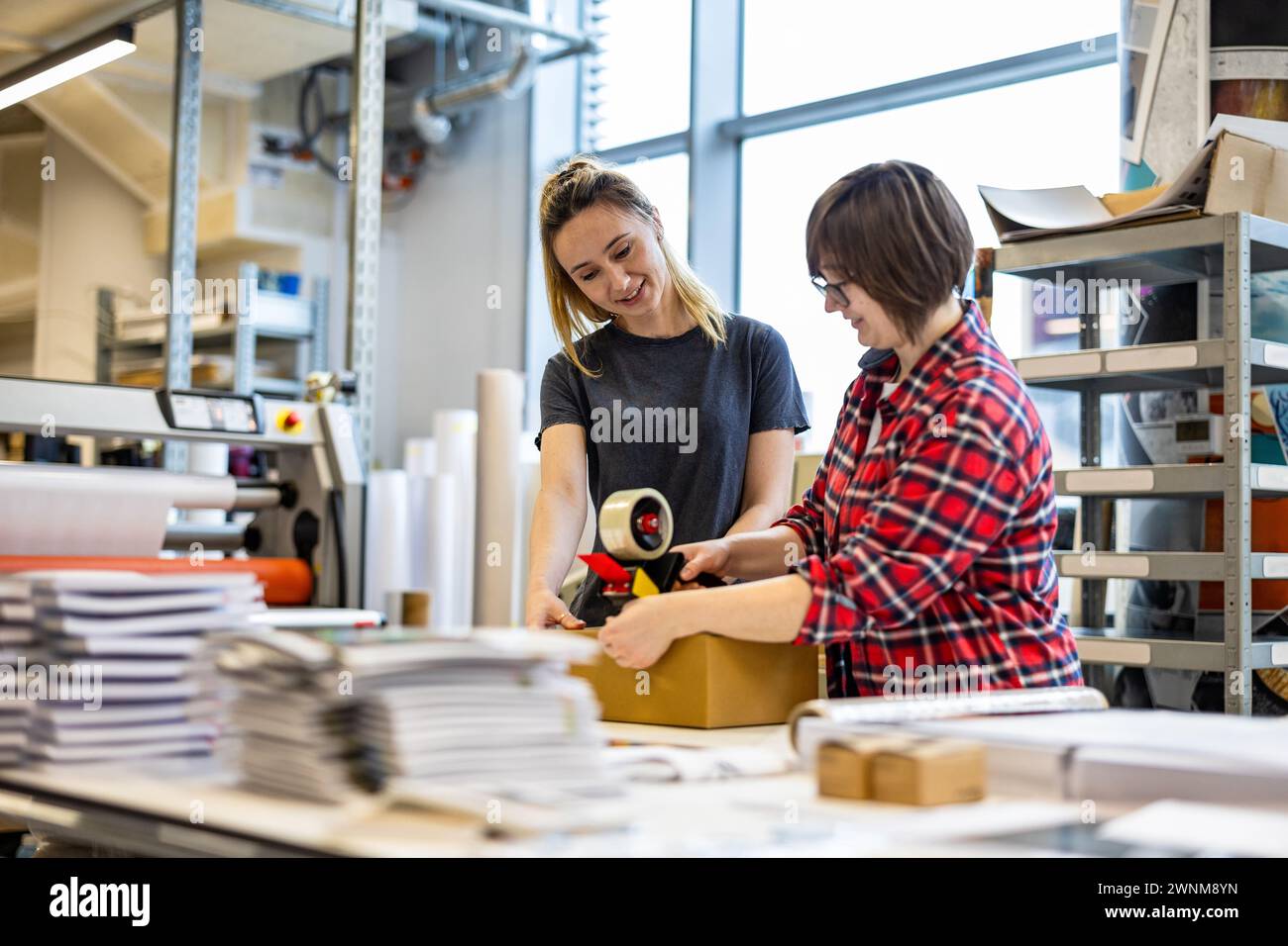 Young female warehouse workers hi-res stock photography and images - Alamy