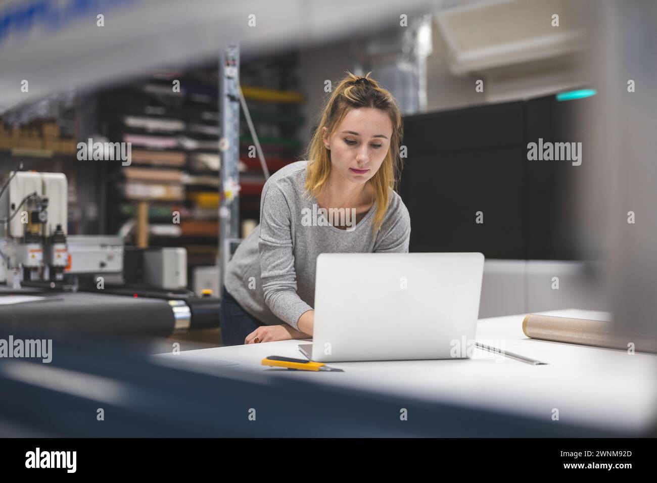 Laptop production plant hi-res stock photography and images - Alamy