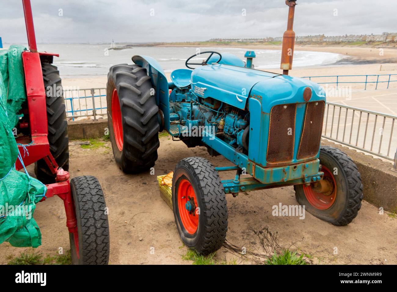 Blue fordson hi-res stock photography and images - Alamy