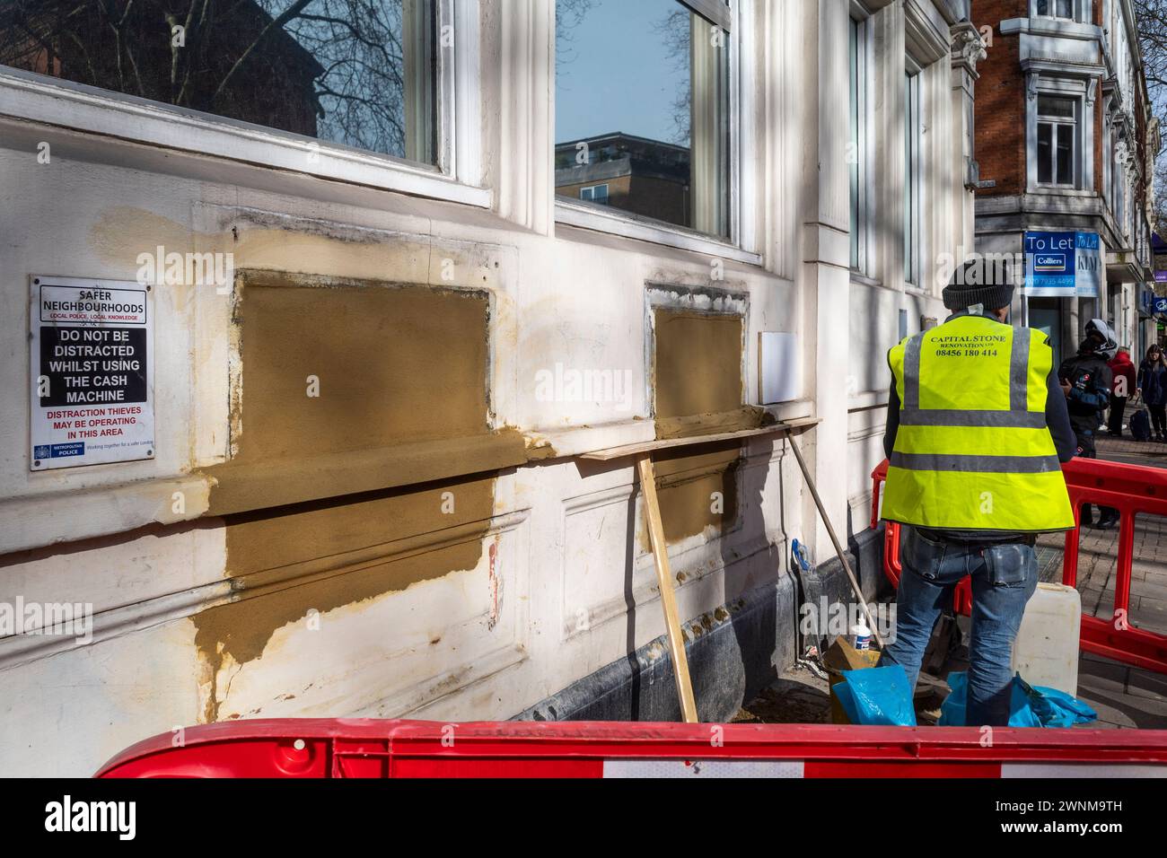 Bank branch closed worker hi-res stock photography and images - Alamy