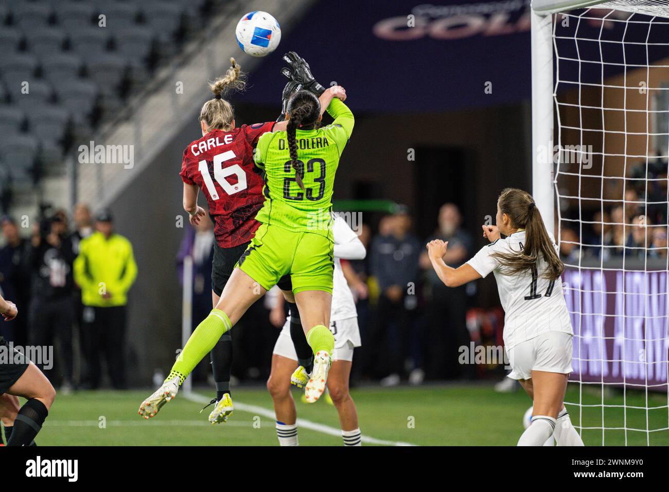 Gold sails hi-res stock photography and images - Alamy