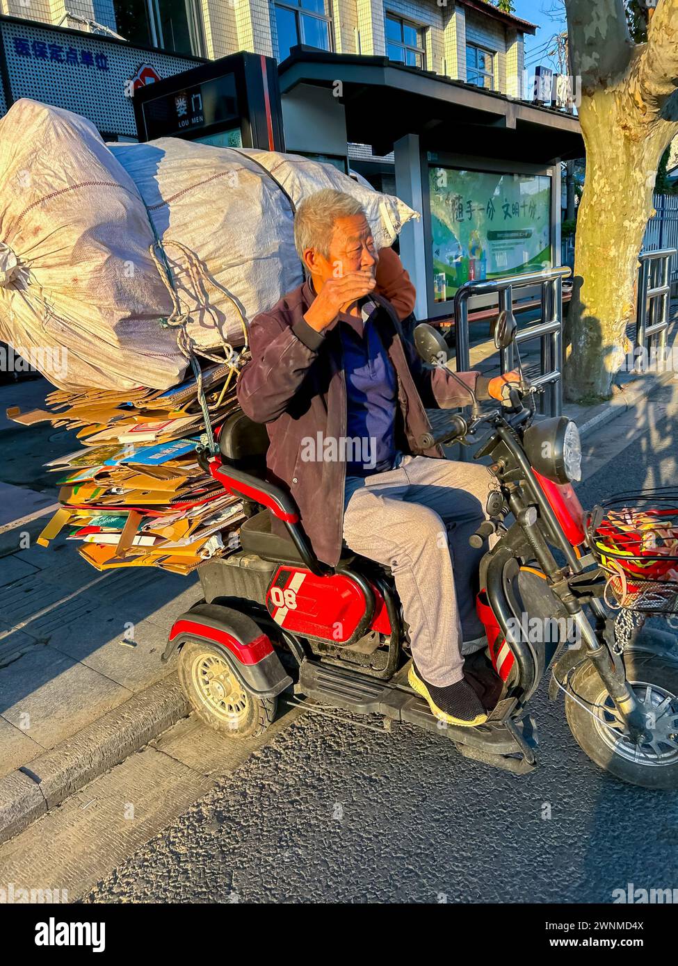 Chinese elderly people hi-res stock photography and images - Alamy