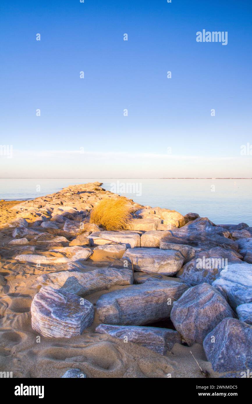 Shoal Lighthouse in the Chesapeake Bay from Sandy Point State Park ...