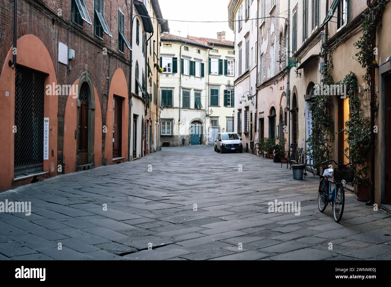 Old medieval street in the medieval city of Lucca. Tuscany, Italy Stock ...