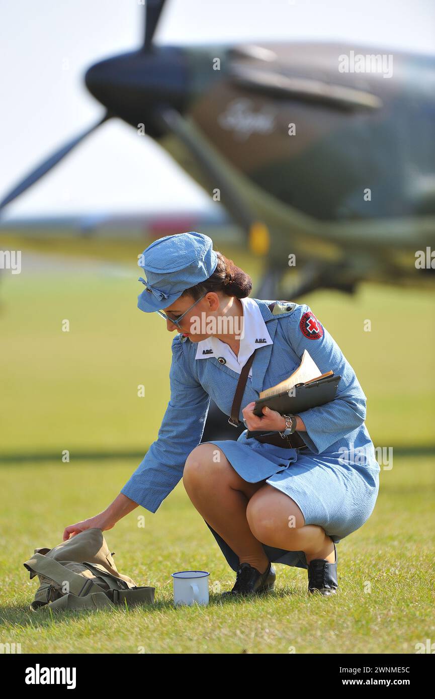 Airshow fans hi-res stock photography and images - Alamy