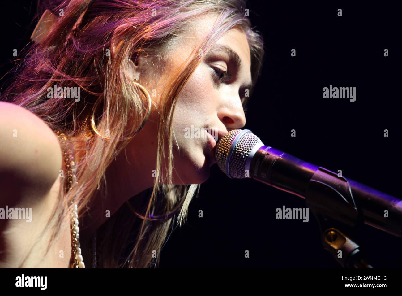 Countrysängerin Lauren Watkins beim C2C 2024 in Berlin Auftritt beim ...