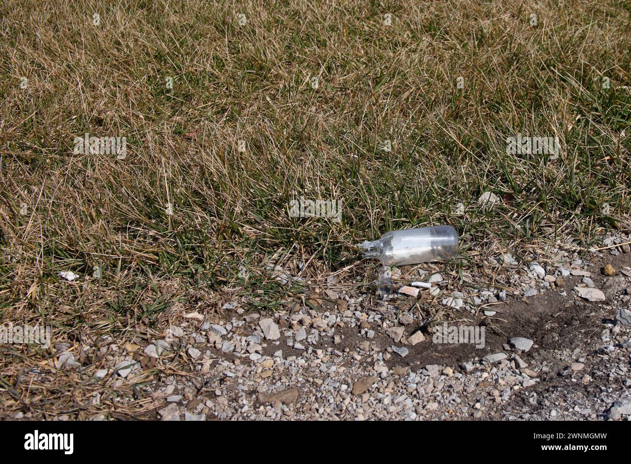 Litter in the grass along a roadside Stock Photo - Alamy