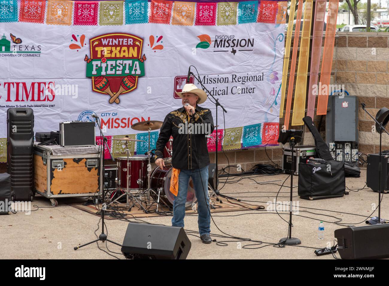 Country and western singer hi-res stock photography and images - Alamy