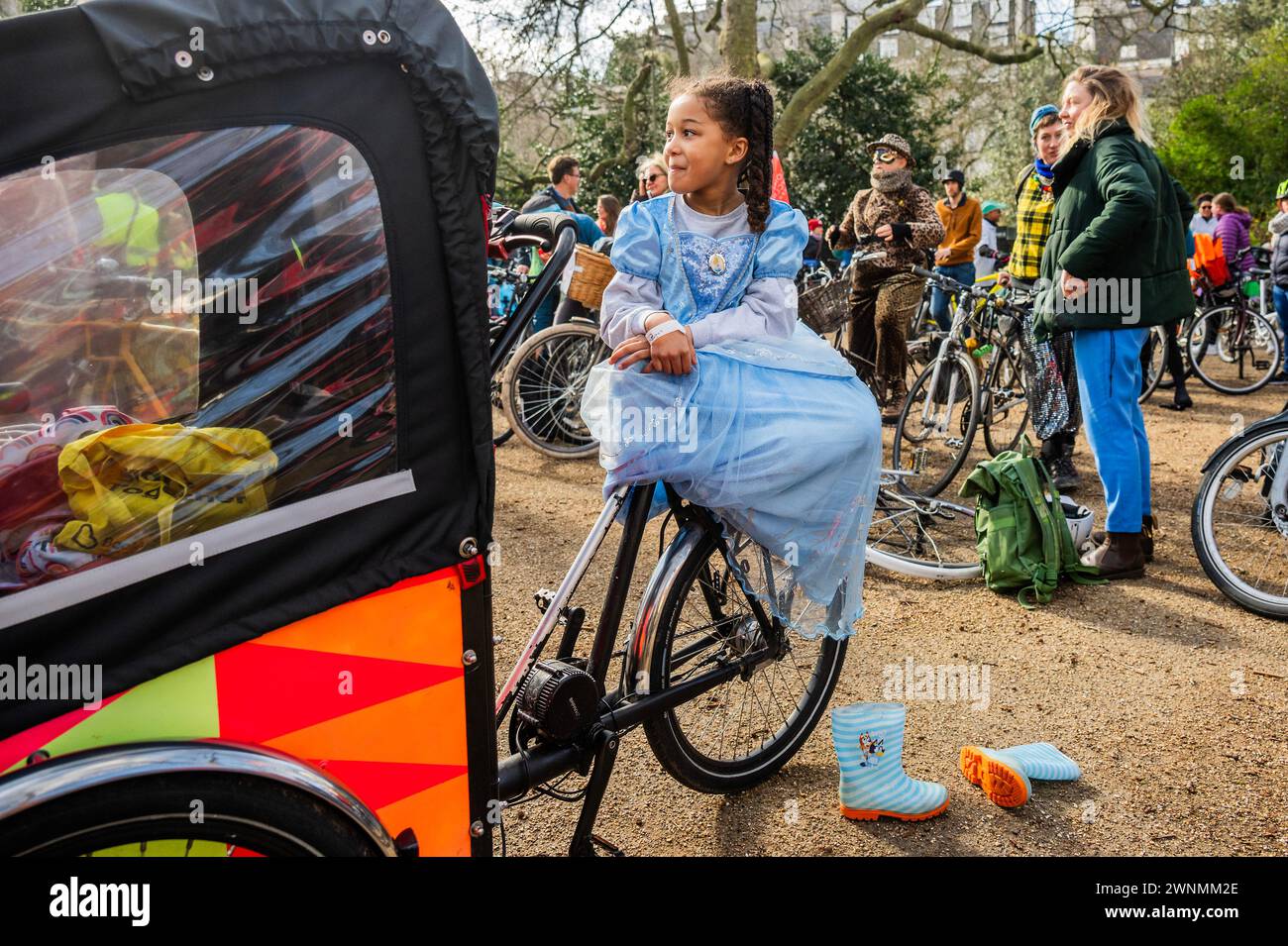 London, UK. 3rd Mar, 2024. A 'princess' awaits on her carriage - The ...