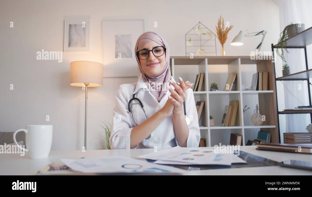 Supportive doctor treatment success woman clapping Stock Photo - Alamy