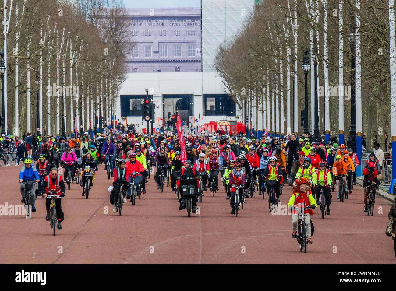 London, UK. 3rd Mar, 2024. Hundreds ride down the Mall - The LCC ...