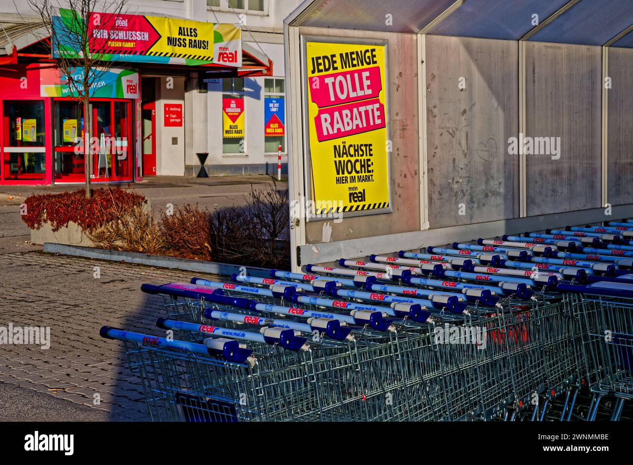 Aus - alles muss raus. Der Supermarkt mein real schliesst für immer nun ...