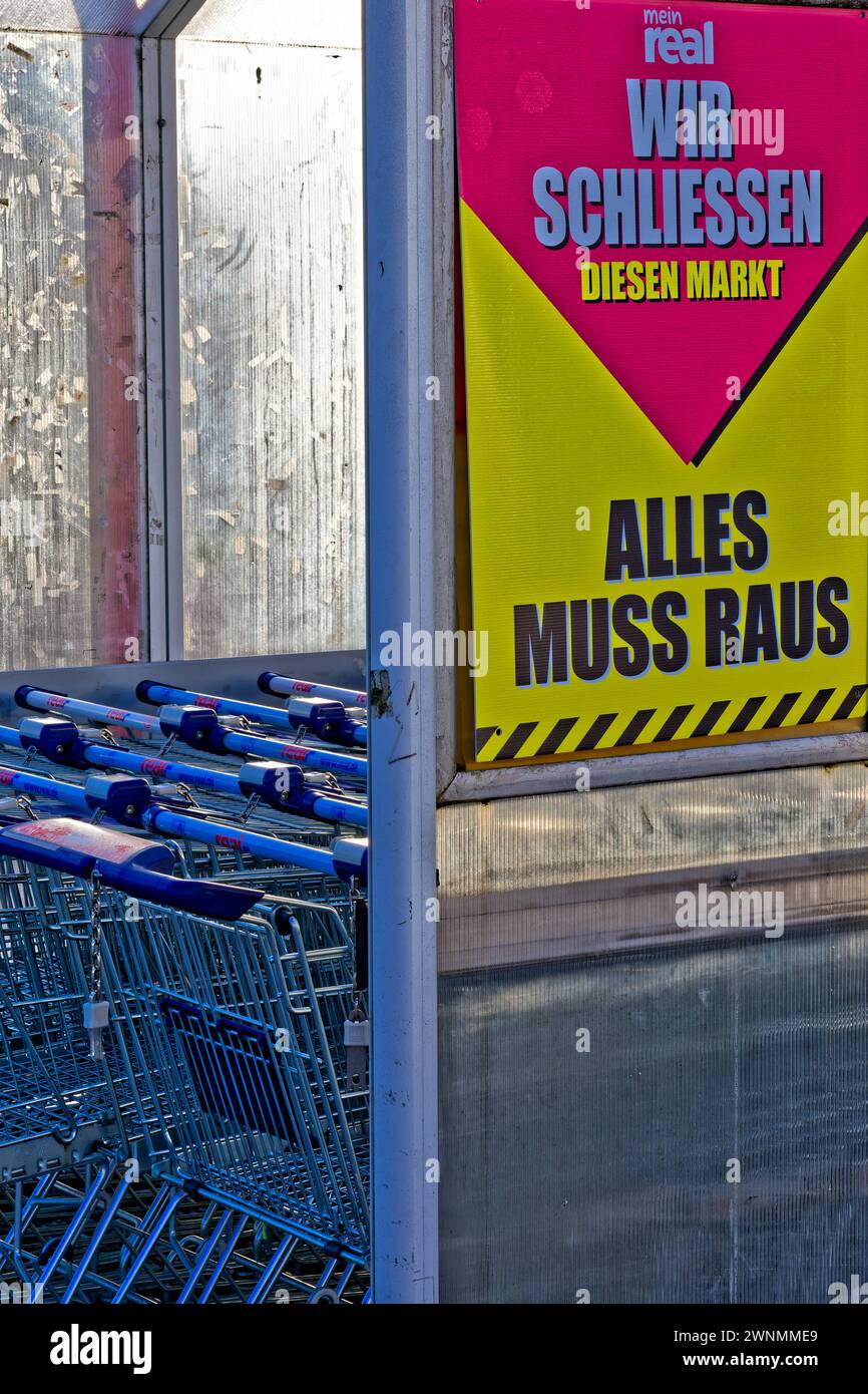 Aus - alles muss raus. Der Supermarkt mein real schliesst für immer nun ...